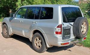 Grey Mitsubishi Pajero 2002 in Vilnius, with an engine capacity of 3.20 L and mileage of 370 thousand km for 1999 €, photo 9 on AUTOMOTO.COM.LV