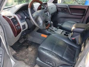 Grey Mitsubishi Pajero 2002 in Vilnius, with an engine capacity of 3.20 L and mileage of 370 thousand km for 1999 €, photo 10 on AUTOMOTO.COM.LV