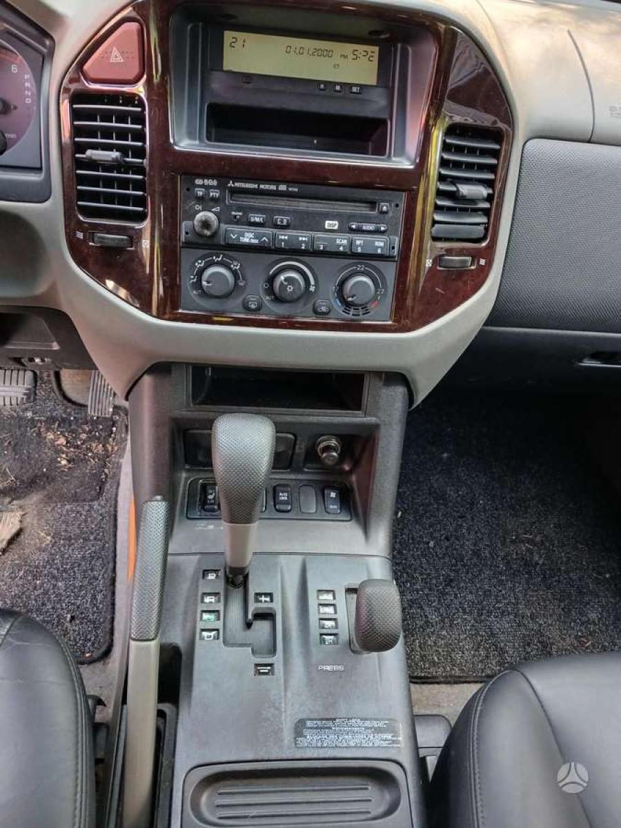 Grey Mitsubishi Pajero 2002 in Vilnius, with an engine capacity of 3.20 L and mileage of 370 thousand km for 1999 €, photo 12 on AUTOMOTO.COM.LV