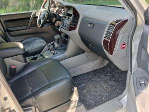 Grey Mitsubishi Pajero 2002 in Vilnius, with an engine capacity of 3.20 L and mileage of 370 thousand km for 1999 €, photo 13 on AUTOMOTO.COM.LV