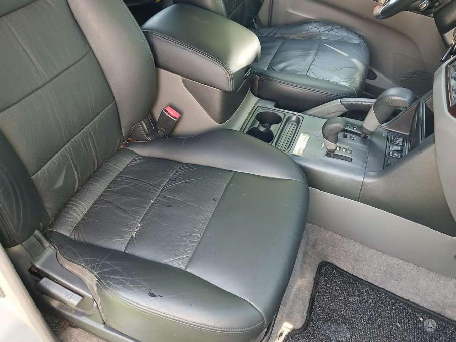 Grey Mitsubishi Pajero 2002 in Vilnius, with an engine capacity of 3.20 L and mileage of 370 thousand km for 1999 €, photo 14 on AUTOMOTO.COM.LV