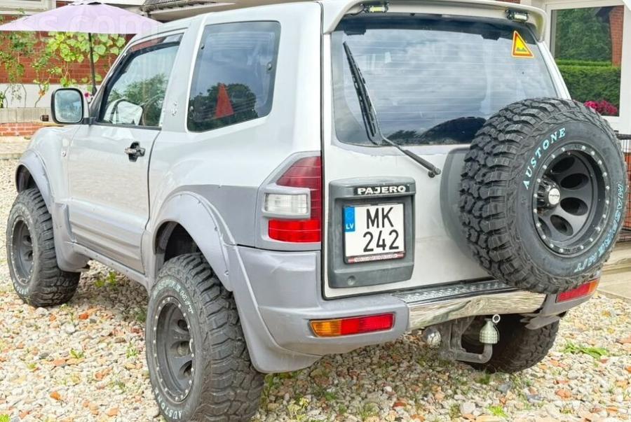 Pelēks Mitsubishi Pajero 2002 Liepāja, ar dzinēja tilpumu 3.50 L un nobraukumu 235 tūkst. km par 6000 €, foto 1 vietnē AUTOMOTO.COM.LV