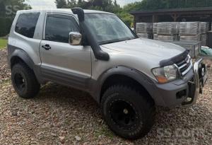 Pelēks Mitsubishi Pajero 2002 Liepāja, ar dzinēja tilpumu 3.50 L un nobraukumu 235 tūkst. km par 6000 €, foto 4 vietnē AUTOMOTO.COM.LV
