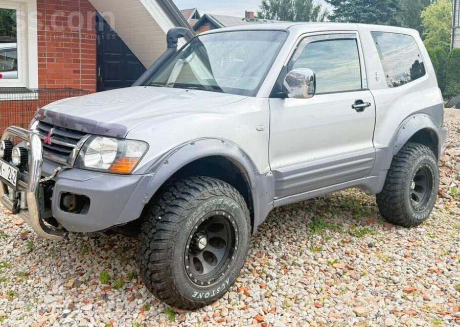 Pelēks Mitsubishi Pajero 2002 Liepāja, ar dzinēja tilpumu 3.50 L un nobraukumu 235 tūkst. km par 6000 €, foto 5 vietnē AUTOMOTO.COM.LV