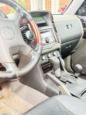 Pelēks Mitsubishi Pajero 2002 Liepāja, ar dzinēja tilpumu 3.50 L un nobraukumu 235 tūkst. km par 6000 €, foto 7 vietnē AUTOMOTO.COM.LV
