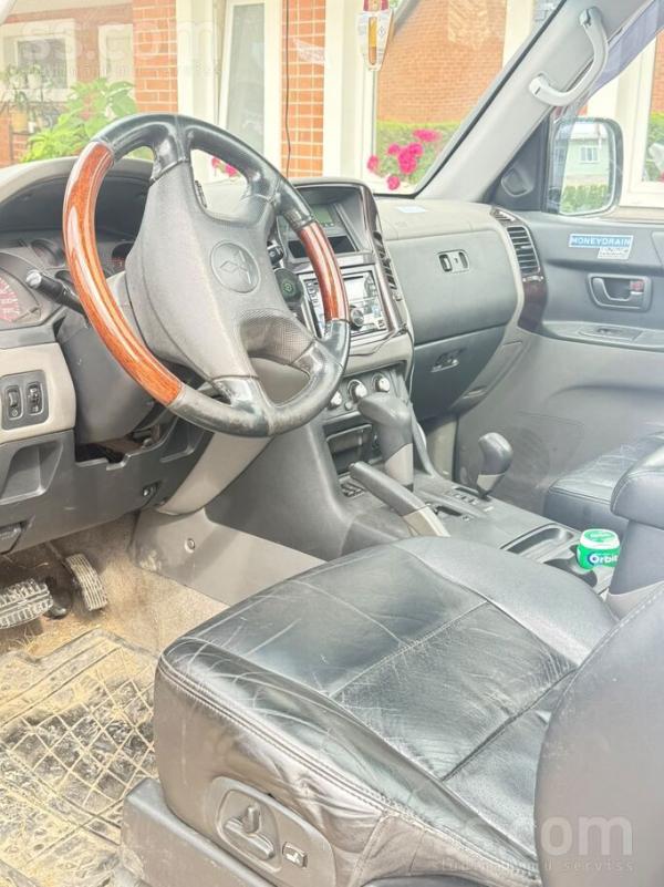Pelēks Mitsubishi Pajero 2002 Liepāja, ar dzinēja tilpumu 3.50 L un nobraukumu 235 tūkst. km par 6000 €, foto 8 vietnē AUTOMOTO.COM.LV