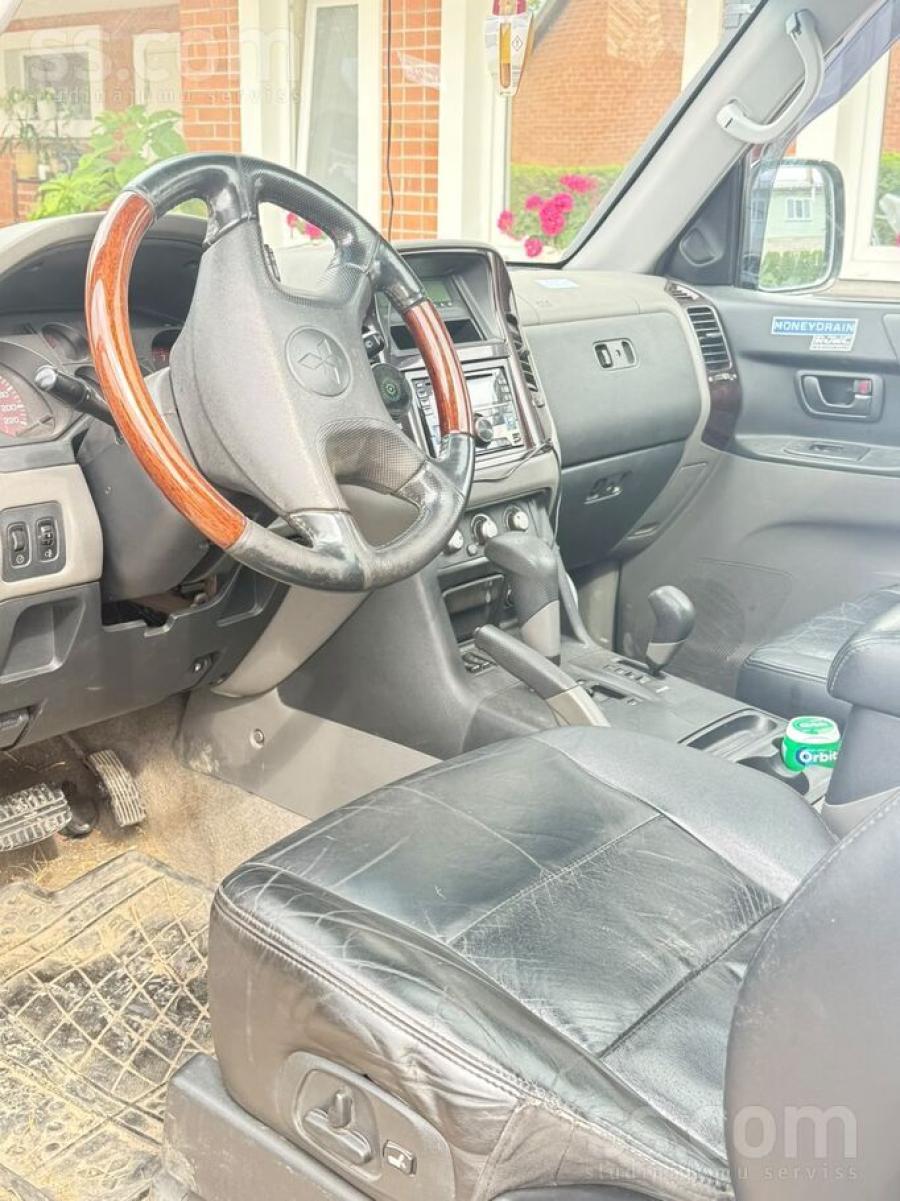 Pelēks Mitsubishi Pajero 2002 Liepāja, ar dzinēja tilpumu 3.50 L un nobraukumu 235 tūkst. km par 6000 €, foto 9 vietnē AUTOMOTO.COM.LV