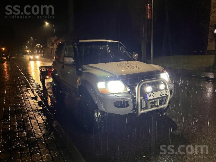 Pelēks Mitsubishi Pajero 2002 Liepāja, ar dzinēja tilpumu 3.50 L un nobraukumu 235 tūkst. km par 6000 €, foto 10 vietnē AUTOMOTO.COM.LV