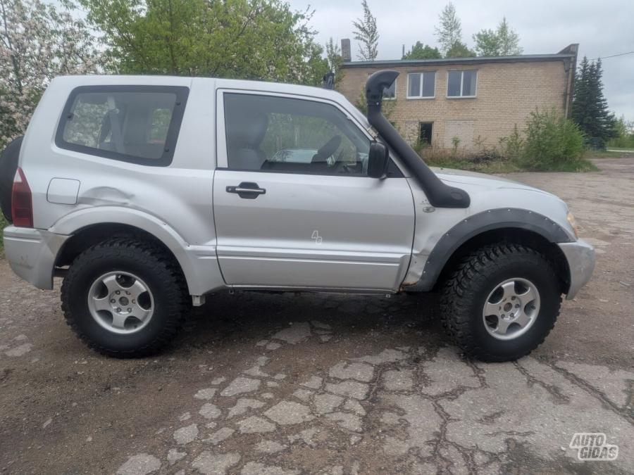 Grey Mitsubishi Pajero 2003 in Radviliskis, with an engine capacity of 3.20 L and mileage of 290 thousand km for 3800 €, photo 5 on AUTOMOTO.COM.LV