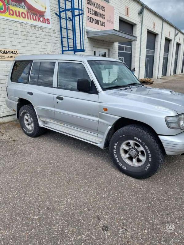 Pelēks Mitsubishi Pajero 2003 Alīta, ar dzinēja tilpumu 2.50 L un nobraukumu 269 tūkst. km par 5666 €, foto 3 vietnē AUTOMOTO.COM.LV