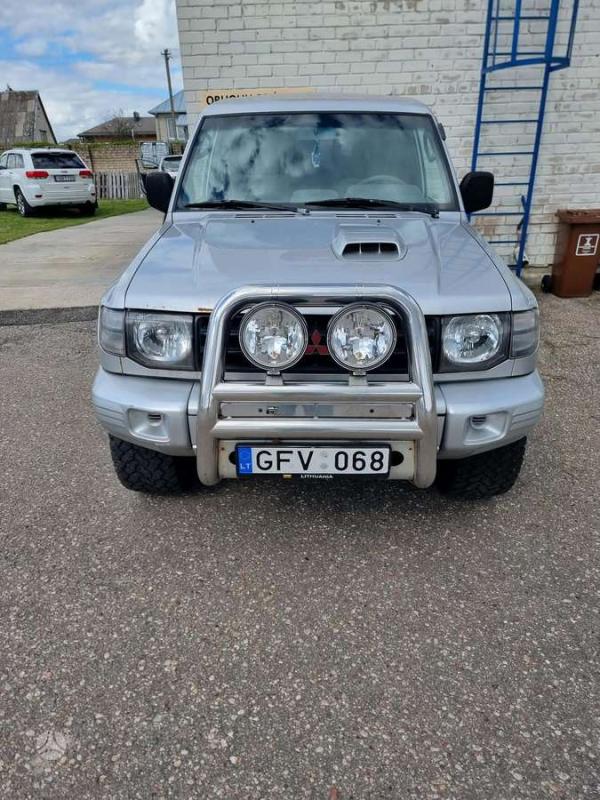 Pelēks Mitsubishi Pajero 2003 Alīta, ar dzinēja tilpumu 2.50 L un nobraukumu 269 tūkst. km par 5666 €, foto 4 vietnē AUTOMOTO.COM.LV