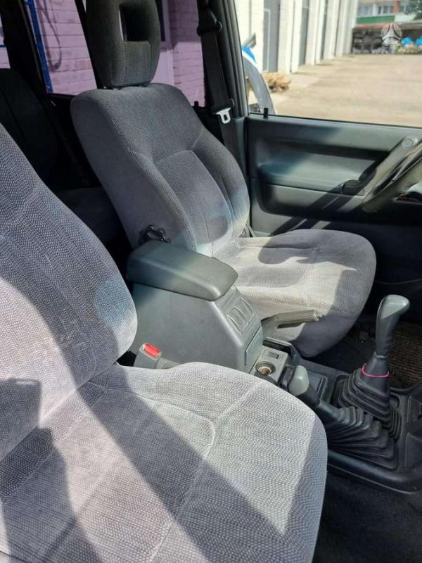 Pelēks Mitsubishi Pajero 2003 Alīta, ar dzinēja tilpumu 2.50 L un nobraukumu 269 tūkst. km par 5666 €, foto 6 vietnē AUTOMOTO.COM.LV