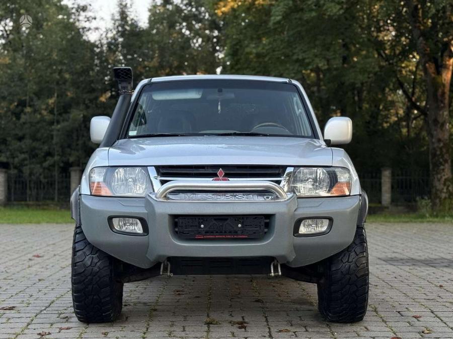 Pelēks Mitsubishi Pajero 2003 Viļņa, ar dzinēja tilpumu 3.20 L un nobraukumu 299 tūkst. km par 3850 €, foto 3 vietnē AUTOMOTO.COM.LV