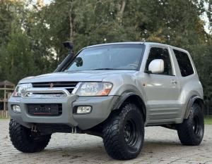 Pelēks Mitsubishi Pajero 2003 Viļņa, ar dzinēja tilpumu 3.20 L un nobraukumu 299 tūkst. km par 3850 €, foto 4 vietnē AUTOMOTO.COM.LV
