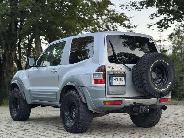 Grey Mitsubishi Pajero 2003 in Vilnius, with an engine capacity of 3.20 L and mileage of 299 thousand km for 3850 €, photo 4 on AUTOMOTO.COM.LV