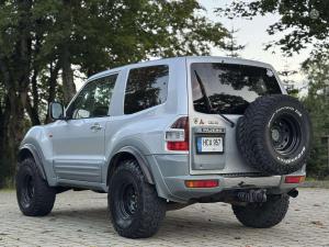 Pelēks Mitsubishi Pajero 2003 Viļņa, ar dzinēja tilpumu 3.20 L un nobraukumu 299 tūkst. km par 3850 €, foto 5 vietnē AUTOMOTO.COM.LV