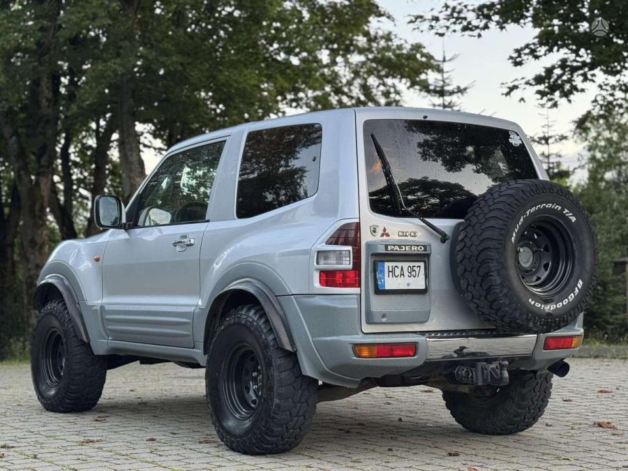 Pelēks Mitsubishi Pajero 2003 Viļņa, ar dzinēja tilpumu 3.20 L un nobraukumu 299 tūkst. km par 3850 €, foto 5 vietnē AUTOMOTO.COM.LV