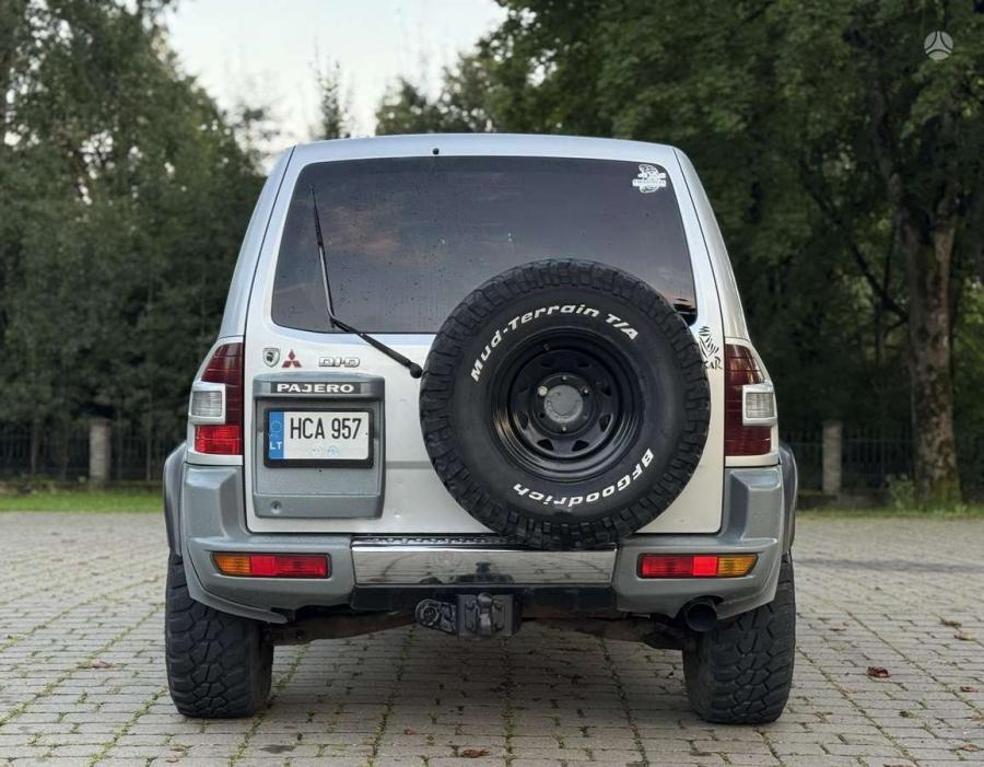 Pelēks Mitsubishi Pajero 2003 Viļņa, ar dzinēja tilpumu 3.20 L un nobraukumu 299 tūkst. km par 3850 €, foto 6 vietnē AUTOMOTO.COM.LV