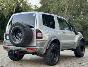 Pelēks Mitsubishi Pajero 2003 Viļņa, ar dzinēja tilpumu 3.20 L un nobraukumu 299 tūkst. km par 3850 €, foto 7 vietnē AUTOMOTO.COM.LV