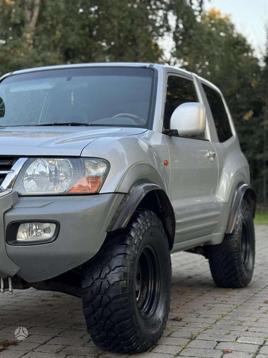 Pelēks Mitsubishi Pajero 2003 Viļņa, ar dzinēja tilpumu 3.20 L un nobraukumu 299 tūkst. km par 3850 €, foto 9 vietnē AUTOMOTO.COM.LV