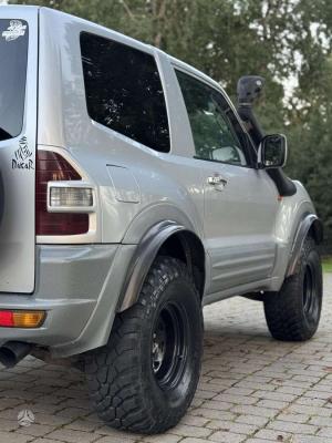 Pelēks Mitsubishi Pajero 2003 Viļņa, ar dzinēja tilpumu 3.20 L un nobraukumu 299 tūkst. km par 3850 €, foto 11 vietnē AUTOMOTO.COM.LV