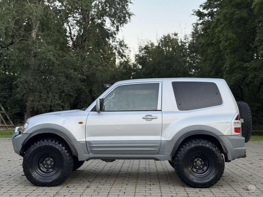 Pelēks Mitsubishi Pajero 2003 Viļņa, ar dzinēja tilpumu 3.20 L un nobraukumu 299 tūkst. km par 3850 €, foto 12 vietnē AUTOMOTO.COM.LV