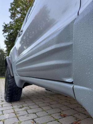 Pelēks Mitsubishi Pajero 2003 Viļņa, ar dzinēja tilpumu 3.20 L un nobraukumu 299 tūkst. km par 3850 €, foto 18 vietnē AUTOMOTO.COM.LV