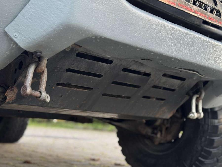Pelēks Mitsubishi Pajero 2003 Viļņa, ar dzinēja tilpumu 3.20 L un nobraukumu 299 tūkst. km par 3850 €, foto 21 vietnē AUTOMOTO.COM.LV