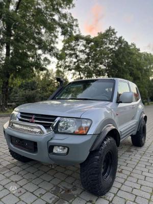 Pelēks Mitsubishi Pajero 2003 Viļņa, ar dzinēja tilpumu 3.20 L un nobraukumu 299 tūkst. km par 3850 €, foto 24 vietnē AUTOMOTO.COM.LV
