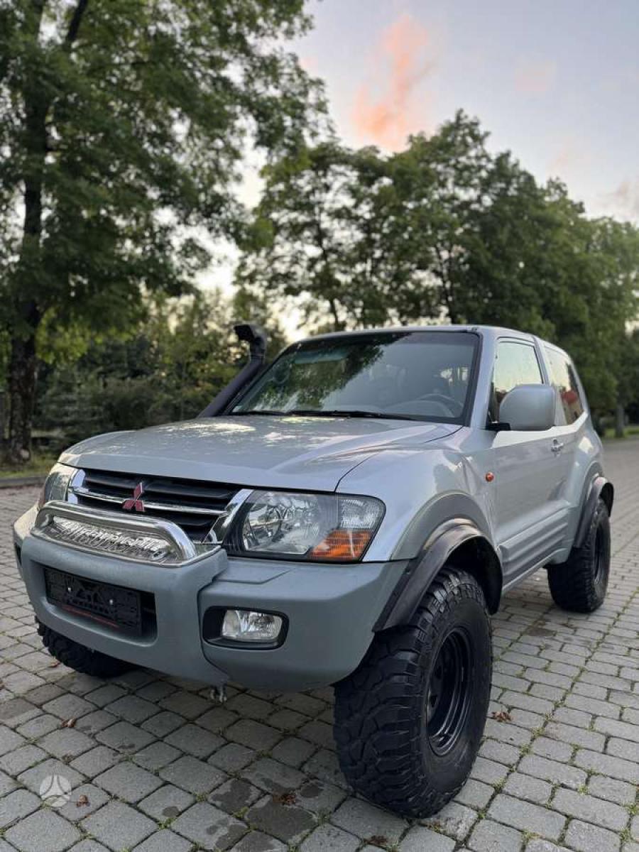 Pelēks Mitsubishi Pajero 2003 Viļņa, ar dzinēja tilpumu 3.20 L un nobraukumu 299 tūkst. km par 3850 €, foto 24 vietnē AUTOMOTO.COM.LV
