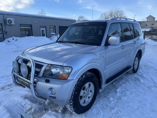 Pelēks Mitsubishi Pajero 2004 Telšiai, ar dzinēja tilpumu 3.20 L un nobraukumu 305 tūkst. km par 4100 €, foto 1 vietnē AUTOMOTO.COM.LV