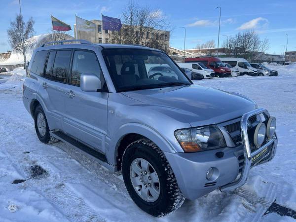 Pelēks Mitsubishi Pajero 2004 Telšiai, ar dzinēja tilpumu 3.20 L un nobraukumu 305 tūkst. km par 4100 €, foto 3 vietnē AUTOMOTO.COM.LV