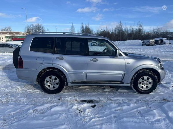 Pelēks Mitsubishi Pajero 2004 Telšiai, ar dzinēja tilpumu 3.20 L un nobraukumu 305 tūkst. km par 4100 €, foto 4 vietnē AUTOMOTO.COM.LV