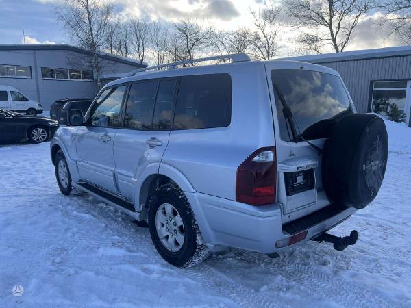 Pelēks Mitsubishi Pajero 2004 Telšiai, ar dzinēja tilpumu 3.20 L un nobraukumu 305 tūkst. km par 4100 €, foto 8 vietnē AUTOMOTO.COM.LV