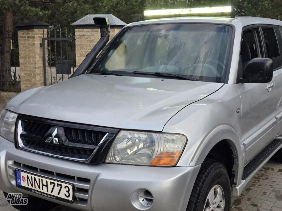 Grey Mitsubishi Pajero 2004 in Vilnius, with an engine capacity of 3.20 L and mileage of 247 thousand km for 14500 €, photo 1 on AUTOMOTO.COM.LV