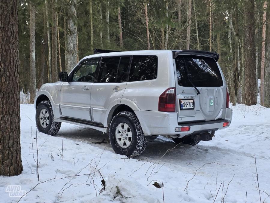 Grey Mitsubishi Pajero 2004 in Vilnius, with an engine capacity of 3.20 L and mileage of 247 thousand km for 14500 €, photo 7 on AUTOMOTO.COM.LV