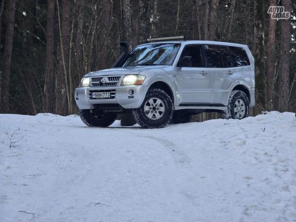 Pelēks Mitsubishi Pajero 2004 Viļņa, ar dzinēja tilpumu 3.20 L un nobraukumu 247 tūkst. km par 14500 €, foto 7 vietnē AUTOMOTO.COM.LV