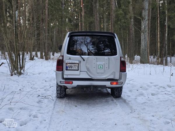 Pelēks Mitsubishi Pajero 2004 Viļņa, ar dzinēja tilpumu 3.20 L un nobraukumu 247 tūkst. km par 14500 €, foto 8 vietnē AUTOMOTO.COM.LV