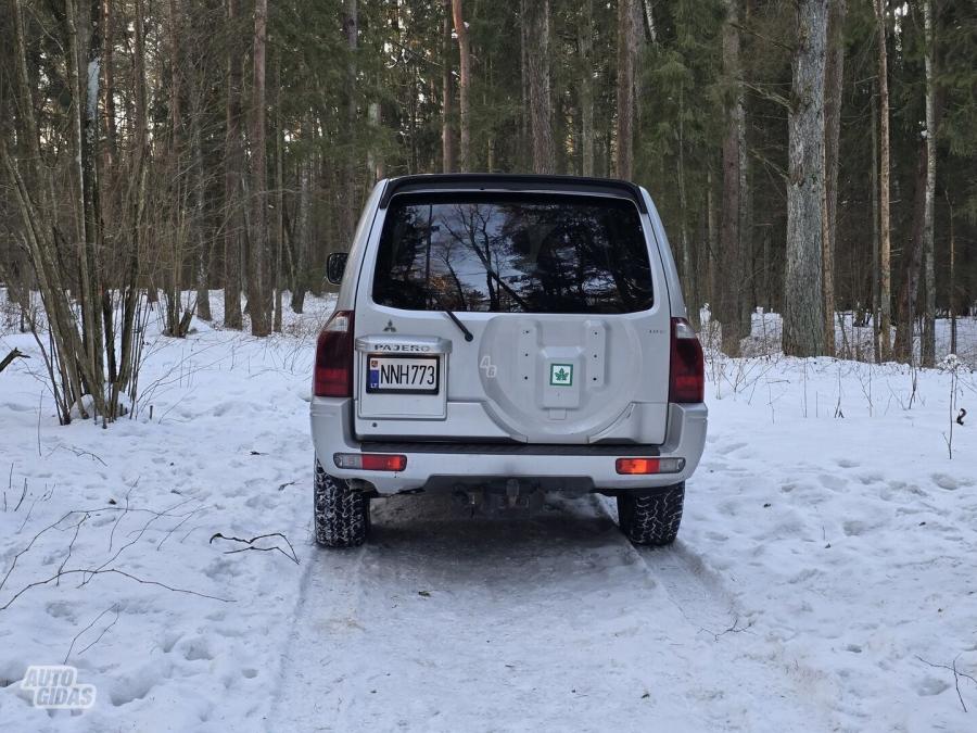 Grey Mitsubishi Pajero 2004 in Vilnius, with an engine capacity of 3.20 L and mileage of 247 thousand km for 14500 €, photo 9 on AUTOMOTO.COM.LV