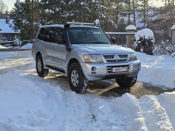 Pelēks Mitsubishi Pajero 2004 Viļņa, ar dzinēja tilpumu 3.20 L un nobraukumu 247 tūkst. km par 14500 €, foto 9 vietnē AUTOMOTO.COM.LV