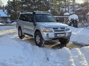 Grey Mitsubishi Pajero 2004 in Vilnius, with an engine capacity of 3.20 L and mileage of 247 thousand km for 14500 €, photo 10 on AUTOMOTO.COM.LV