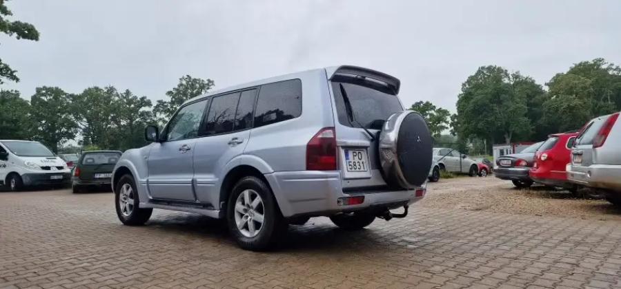 Grey Mitsubishi Pajero 2004 in Valmiera, with an engine capacity of 3.20 L and mileage of 420 thousand km for 5100 €, photo 6 on AUTOMOTO.COM.LV
