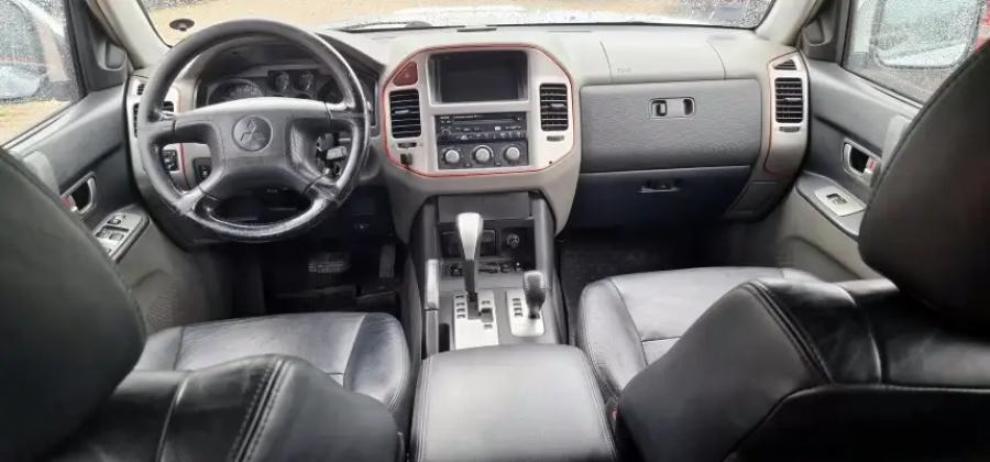 Grey Mitsubishi Pajero 2004 in Valmiera, with an engine capacity of 3.20 L and mileage of 420 thousand km for 5100 €, photo 10 on AUTOMOTO.COM.LV
