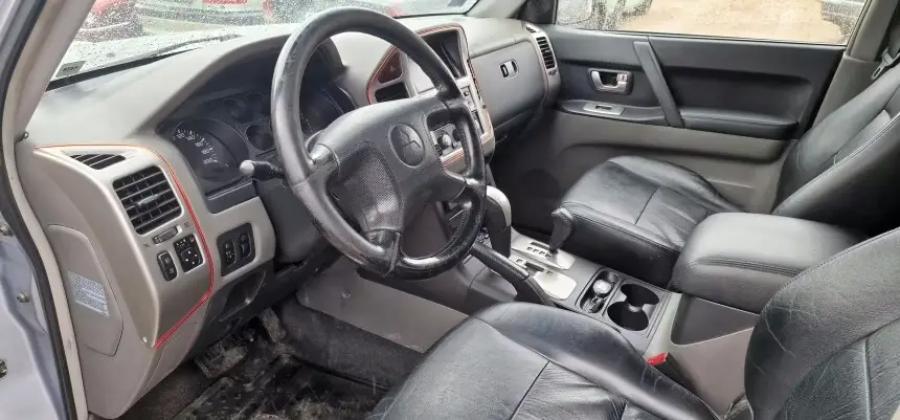 Grey Mitsubishi Pajero 2004 in Valmiera, with an engine capacity of 3.20 L and mileage of 420 thousand km for 5100 €, photo 11 on AUTOMOTO.COM.LV