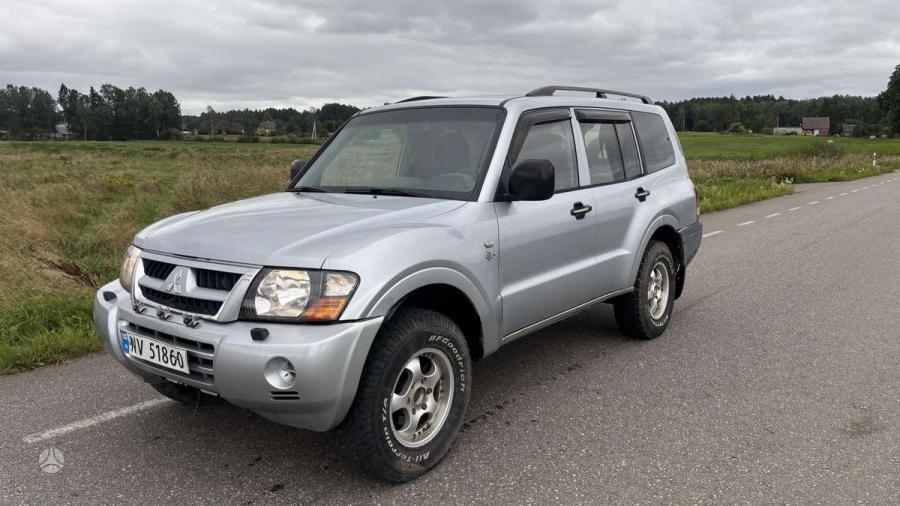 Pelēks Mitsubishi Pajero 2004 Utena, ar dzinēja tilpumu 2.48 L un nobraukumu 280 tūkst. km par 2800 €, foto 1 vietnē AUTOMOTO.COM.LV