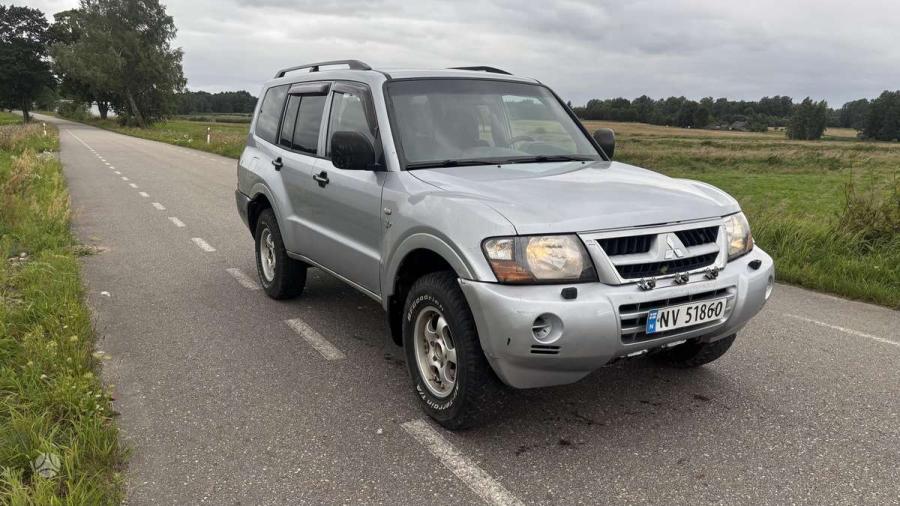Pelēks Mitsubishi Pajero 2004 Utena, ar dzinēja tilpumu 2.48 L un nobraukumu 280 tūkst. km par 2800 €, foto 7 vietnē AUTOMOTO.COM.LV