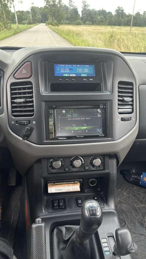 Pelēks Mitsubishi Pajero 2004 Utena, ar dzinēja tilpumu 2.48 L un nobraukumu 280 tūkst. km par 2800 €, foto 9 vietnē AUTOMOTO.COM.LV