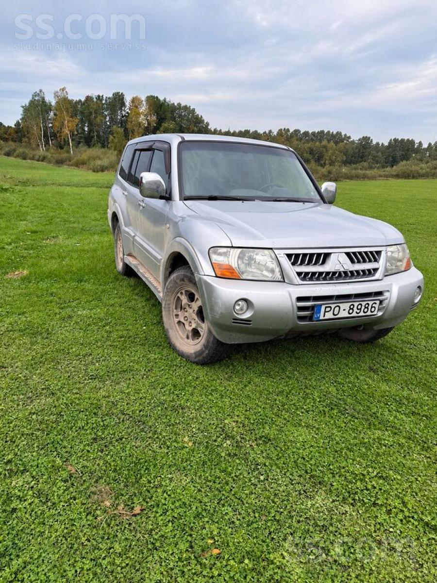 Pelēks Mitsubishi Pajero 2004 Rīga, ar dzinēja tilpumu 3.20 L un nobraukumu 365 tūkst. km par 4000 €, foto 1 vietnē AUTOMOTO.COM.LV