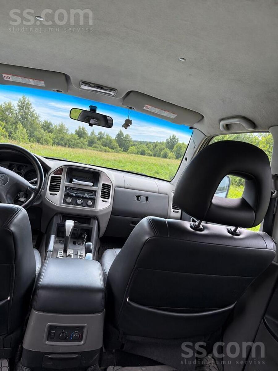 Pelēks Mitsubishi Pajero 2004 Rīga, ar dzinēja tilpumu 3.20 L un nobraukumu 365 tūkst. km par 4000 €, foto 5 vietnē AUTOMOTO.COM.LV
