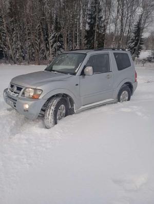 Grey Mitsubishi Pajero 2005 in Vilnius, with an engine capacity of 3.20 L and mileage of 220 thousand km for 3400 €, photo  on AUTOMOTO.COM.LV